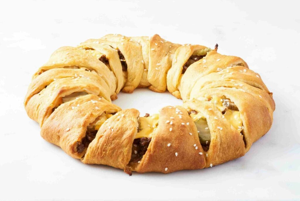 Bacon Cheeseburger Crescent Ring - Hey Recipe