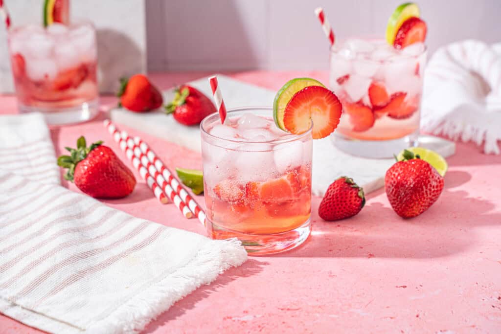 Boozy Strawberry Soda - Hey Recipe