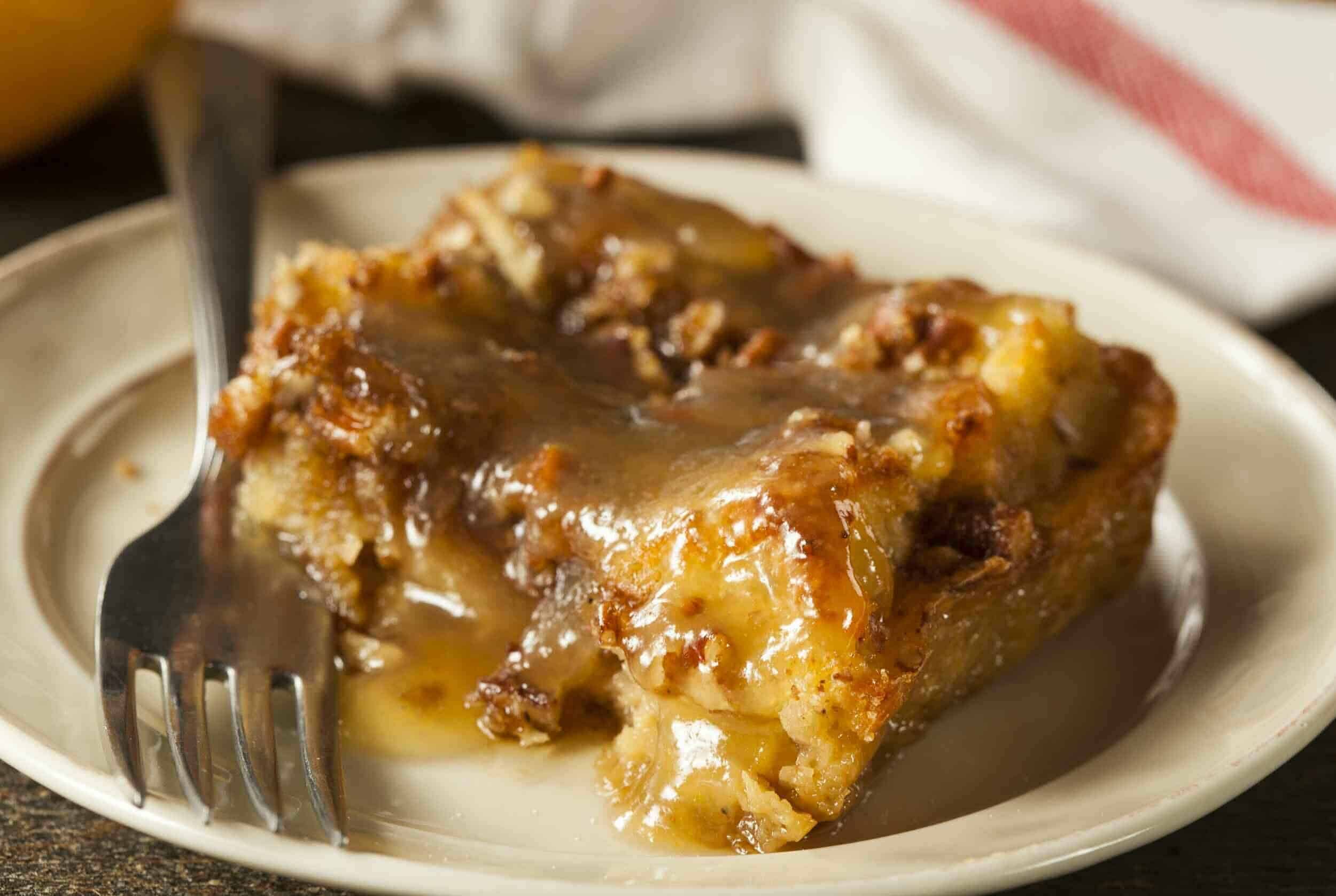 Bread Pudding with Whiskey Sauce - Hey Recipe