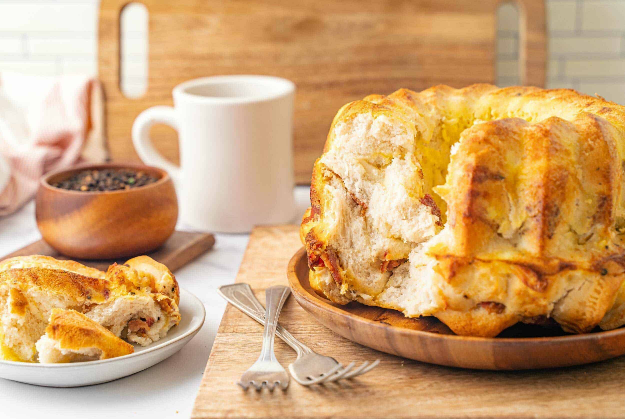Breakfast Pull-Apart Bread - Hey Recipe