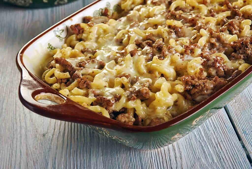 Cheesy Beef & Macaroni Casserole - Hey Recipe