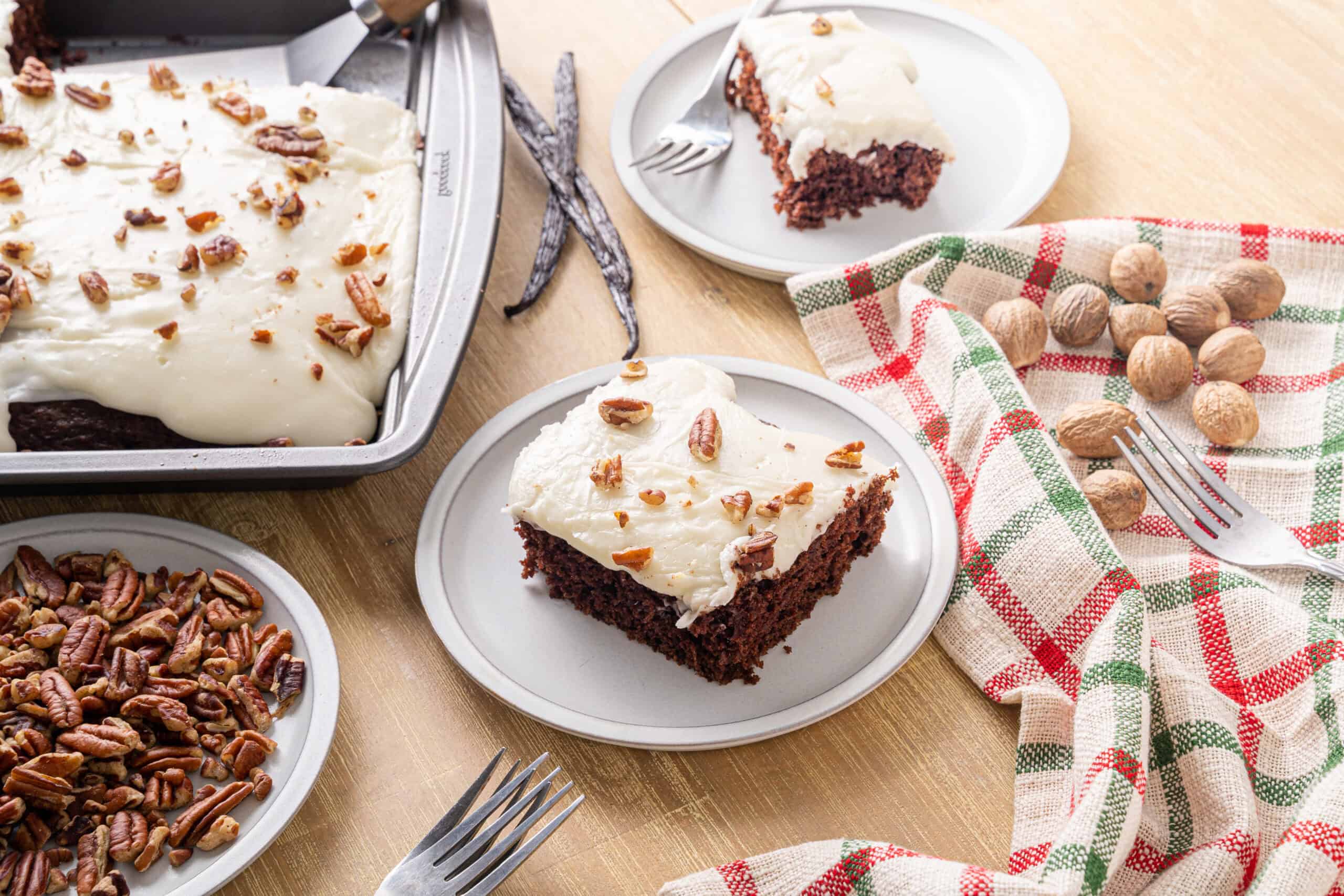 Christmas Time Sheet Cake - Hey Recipe