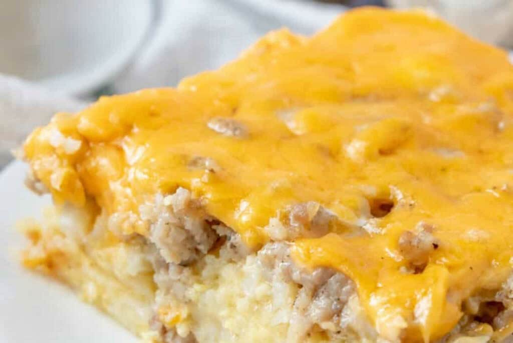 Easy Cheesy Breakfast Casserole - Hey Recipe