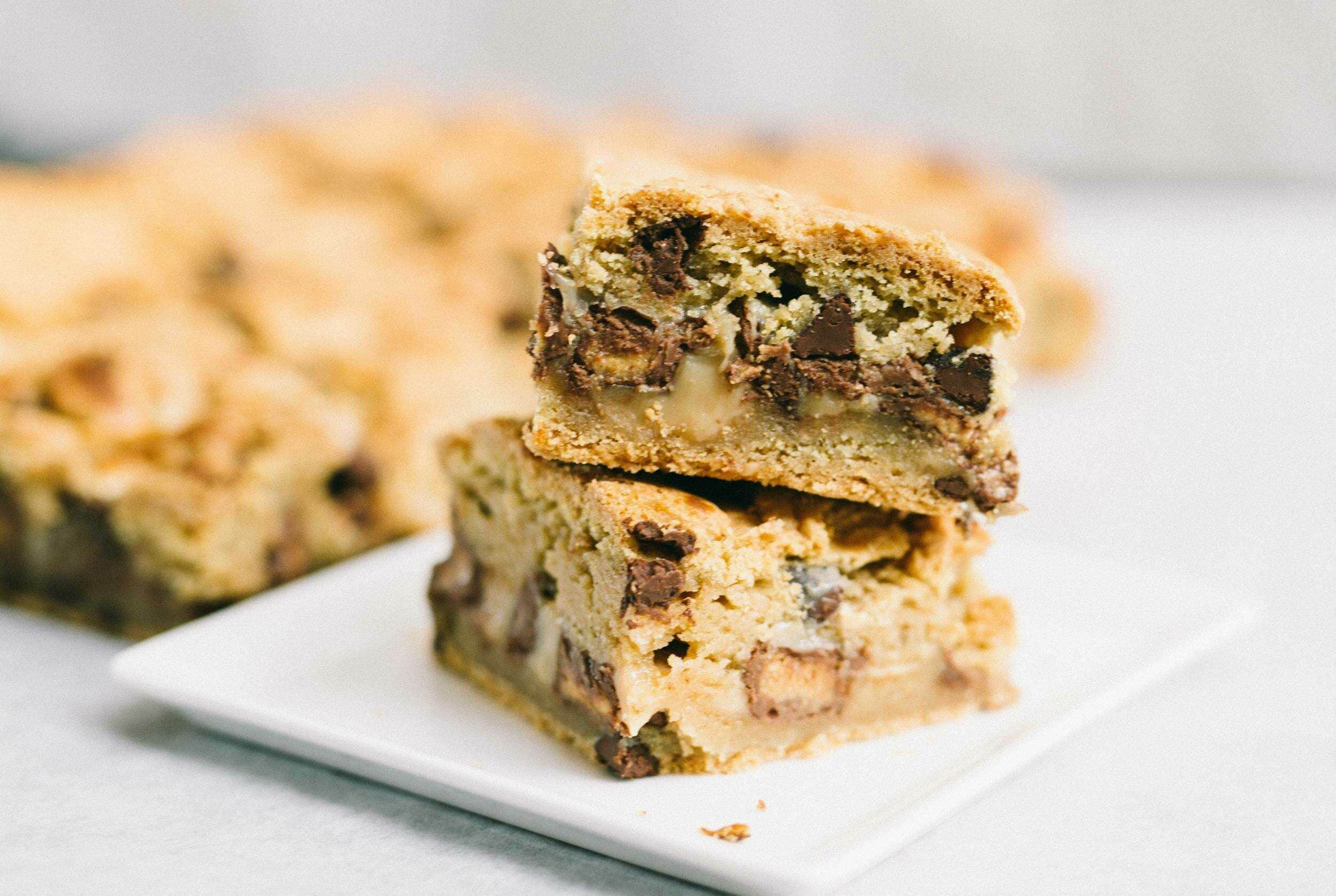 Gooey Cookie Bars - Hey Recipe