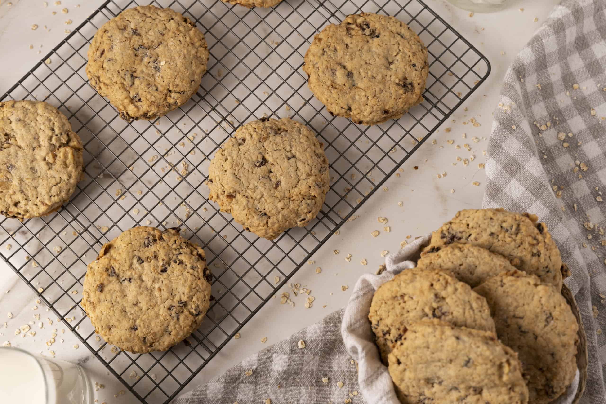 Rhonda's Famous Oatmeal Cookies - Hey Recipe
