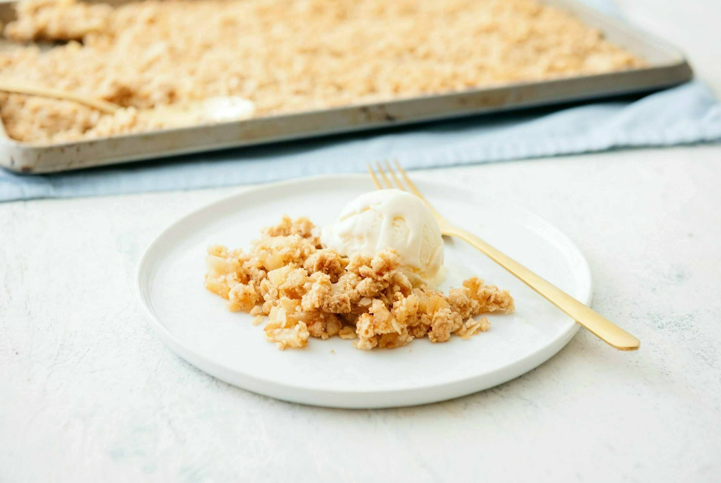 Sheet Pan Apple Crumble - Hey Recipe