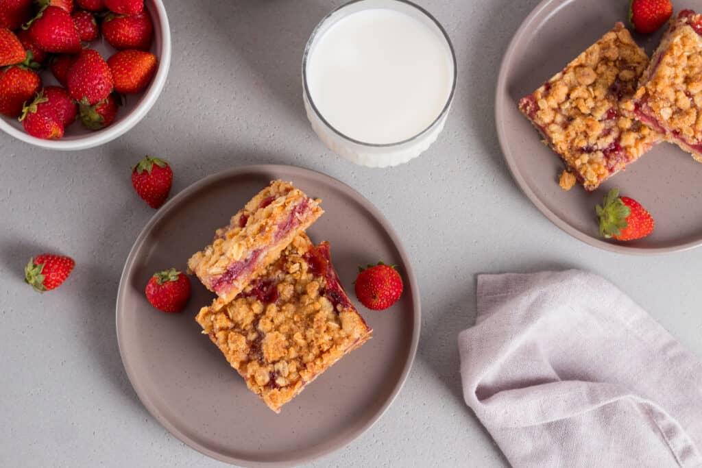Strawberry Love Bars - Hey Recipe