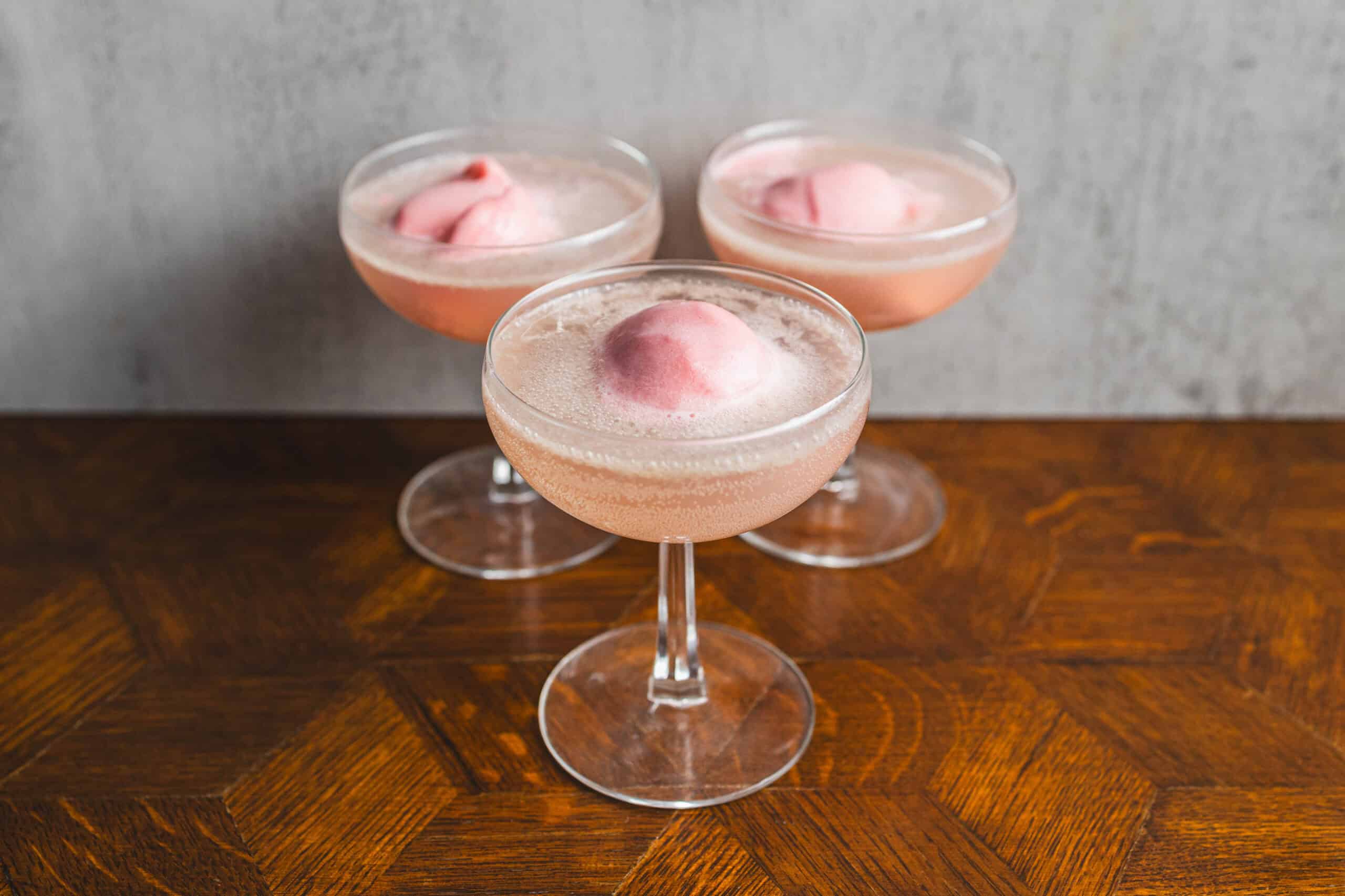 Champagne Strawberry Floats - Hey Recipe